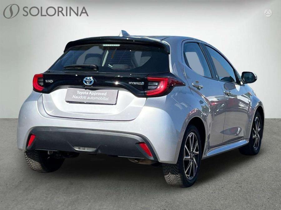 Grey Toyota Yaris 2023 in Klaipeda, with an engine capacity of 1.49 L and mileage of 73 thousand km for 18600 €, photo 3 on AUTOMOTO.COM.LV