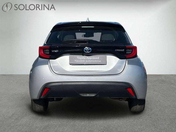 Grey Toyota Yaris 2023 in Klaipeda, with an engine capacity of 1.49 L and mileage of 73 thousand km for 18600 €, photo 4 on AUTOMOTO.COM.LV