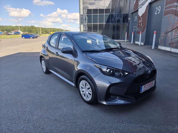 Pelēks Toyota Yaris 2023 Kauņa, ar dzinēja tilpumu 1.50 L un nobraukumu 90 tūkst. km par 14600 €, foto 2 vietnē AUTOMOTO.COM.LV