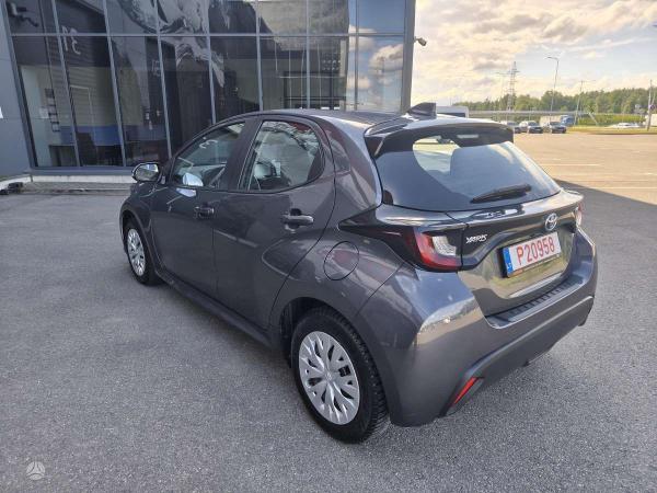 Pelēks Toyota Yaris 2023 Kauņa, ar dzinēja tilpumu 1.50 L un nobraukumu 90 tūkst. km par 14600 €, foto 4 vietnē AUTOMOTO.COM.LV