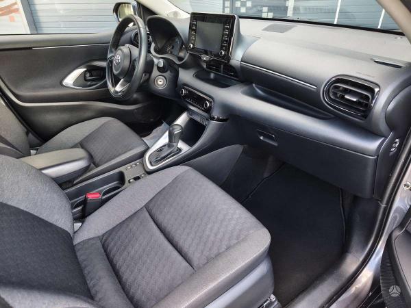 Pelēks Toyota Yaris 2023 Kauņa, ar dzinēja tilpumu 1.50 L un nobraukumu 90 tūkst. km par 14600 €, foto 7 vietnē AUTOMOTO.COM.LV