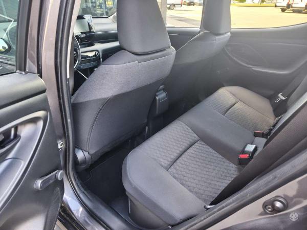 Pelēks Toyota Yaris 2023 Kauņa, ar dzinēja tilpumu 1.50 L un nobraukumu 90 tūkst. km par 14600 €, foto 8 vietnē AUTOMOTO.COM.LV