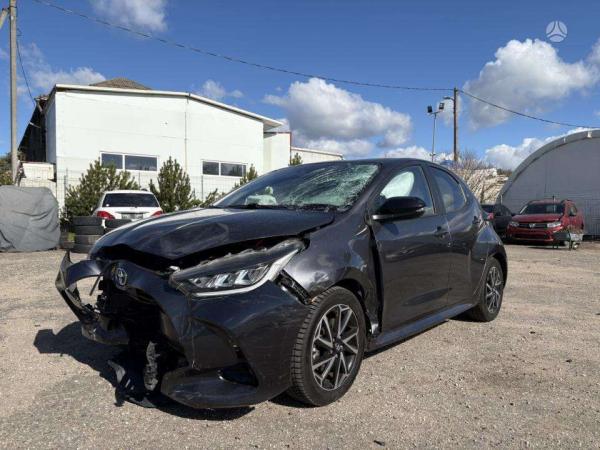 Pelēks Toyota Yaris 2023 Radviliškis, ar dzinēja tilpumu 1.49 L un nobraukumu 30 tūkst. km par 7350 €, foto 1 vietnē AUTOMOTO.COM.LV