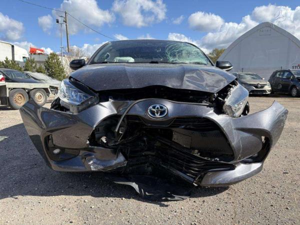 Pelēks Toyota Yaris 2023 Radviliškis, ar dzinēja tilpumu 1.49 L un nobraukumu 30 tūkst. km par 7350 €, foto 2 vietnē AUTOMOTO.COM.LV