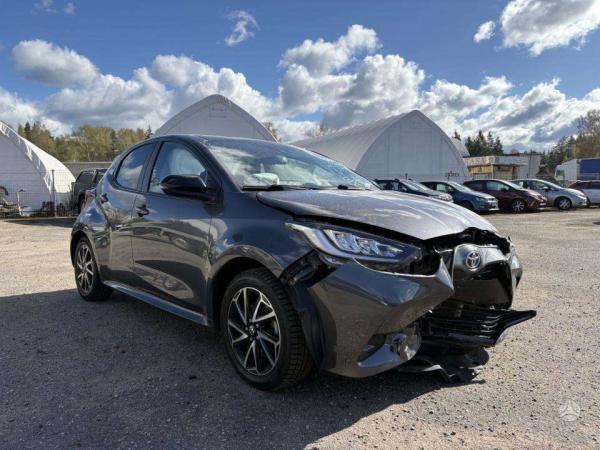Pelēks Toyota Yaris 2023 Radviliškis, ar dzinēja tilpumu 1.49 L un nobraukumu 30 tūkst. km par 7350 €, foto 3 vietnē AUTOMOTO.COM.LV