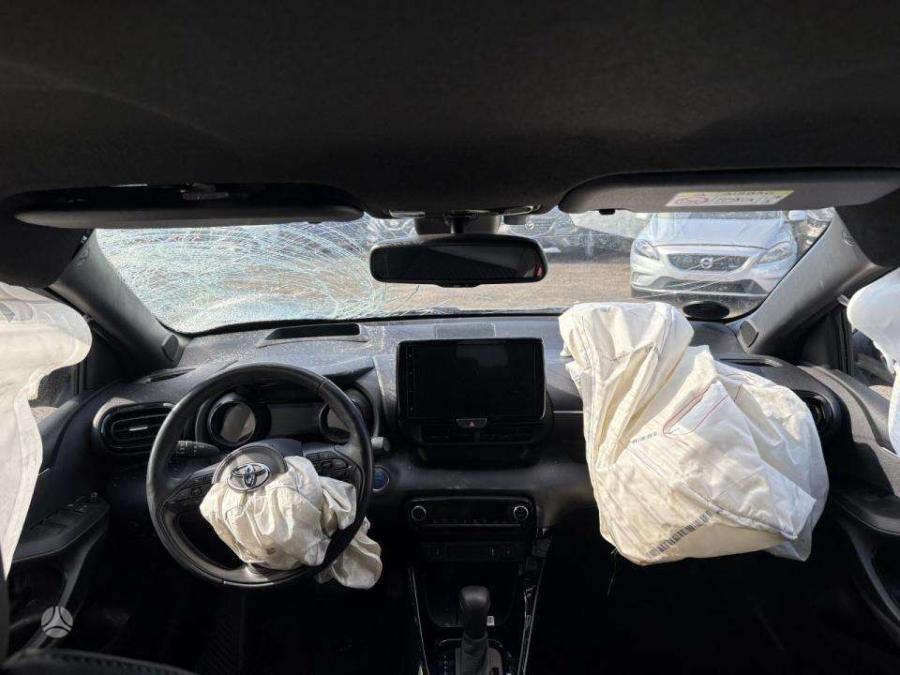 Pelēks Toyota Yaris 2023 Radviliškis, ar dzinēja tilpumu 1.49 L un nobraukumu 30 tūkst. km par 7350 €, foto 12 vietnē AUTOMOTO.COM.LV