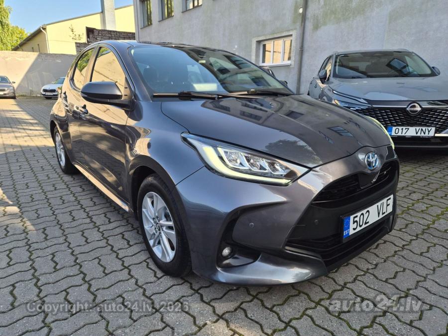 Grey Toyota Yaris 2023 in Tallinn, with an engine capacity of 1.50 L and mileage of 0 thousand km for 13990 €, photo 1 on AUTOMOTO.COM.LV