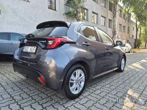Grey Toyota Yaris 2023 in Tallinn, with an engine capacity of 1.50 L and mileage of 0 thousand km for 13990 €, photo 4 on AUTOMOTO.COM.LV