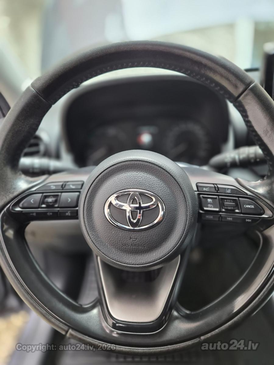 Grey Toyota Yaris 2023 in Tallinn, with an engine capacity of 1.50 L and mileage of 0 thousand km for 13990 €, photo 11 on AUTOMOTO.COM.LV