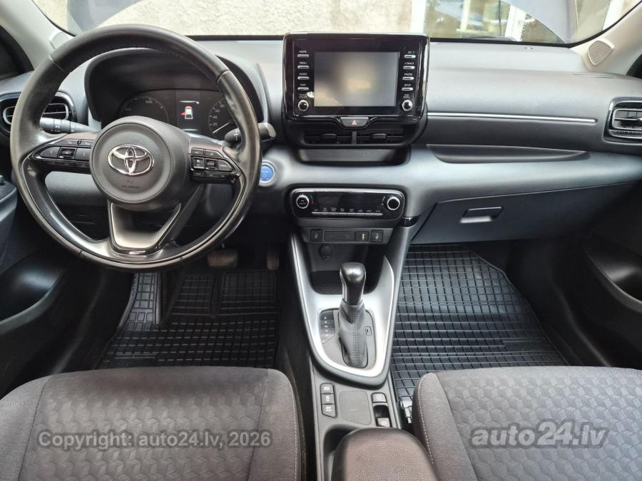 Grey Toyota Yaris 2023 in Tallinn, with an engine capacity of 1.50 L and mileage of 0 thousand km for 13990 €, photo 12 on AUTOMOTO.COM.LV