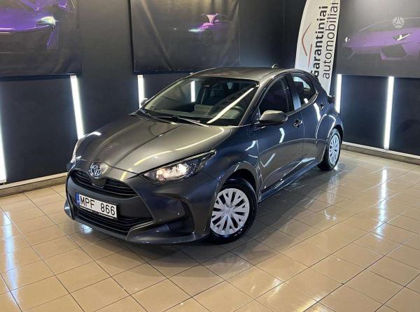 Тойота Ярис 2023 в Вильнюс на AUTOMOTO.COM.LV Серый Тойота Ярис 2023 в Вильнюс, объемом двигателя 1.50 л и пробегом 85 тыс. км за 15950 €, фото 1 на AUTOMOTO.COM.LV