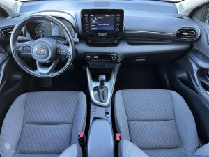 Grey Toyota Yaris 2023 in Vilnius, with an engine capacity of 1.50 L and mileage of 85 thousand km for 15950 €, photo 4 on AUTOMOTO.COM.LV