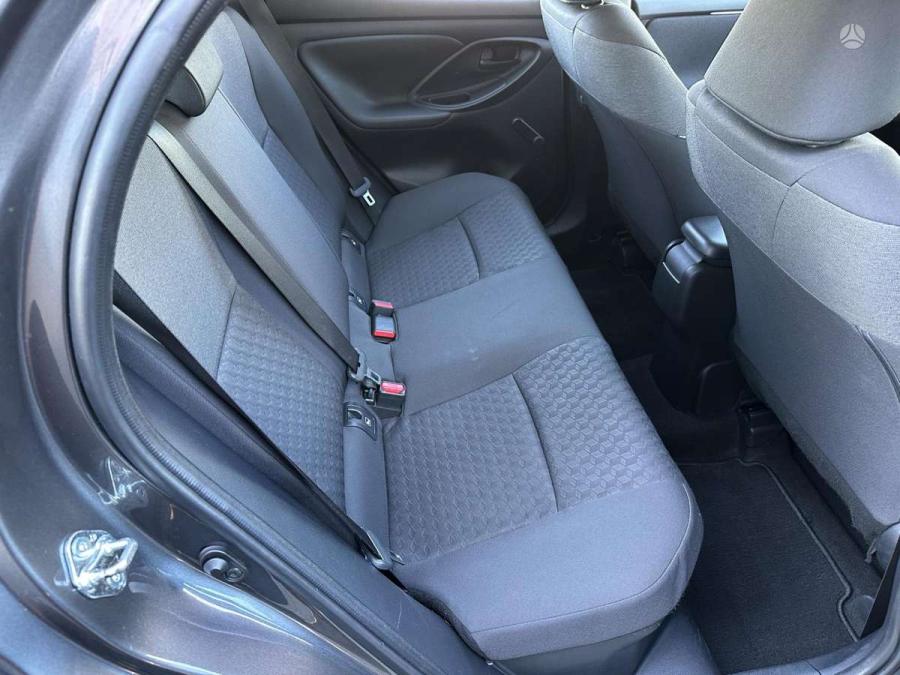 Grey Toyota Yaris 2023 in Vilnius, with an engine capacity of 1.50 L and mileage of 85 thousand km for 15950 €, photo 6 on AUTOMOTO.COM.LV