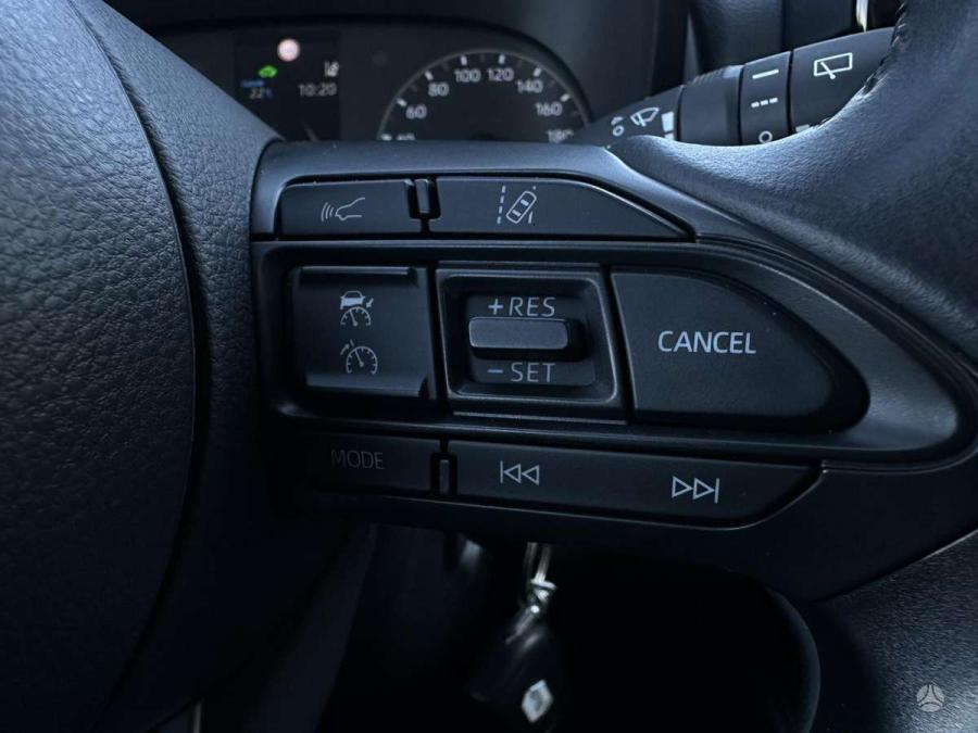 Grey Toyota Yaris 2023 in Vilnius, with an engine capacity of 1.50 L and mileage of 85 thousand km for 15950 €, photo 13 on AUTOMOTO.COM.LV
