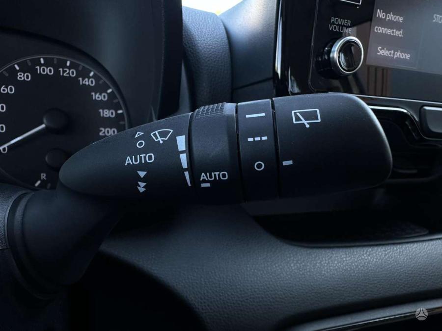 Grey Toyota Yaris 2023 in Vilnius, with an engine capacity of 1.50 L and mileage of 85 thousand km for 15950 €, photo 15 on AUTOMOTO.COM.LV