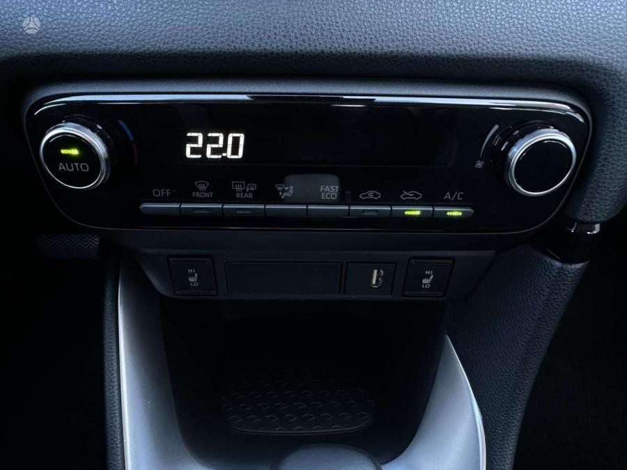 Grey Toyota Yaris 2023 in Vilnius, with an engine capacity of 1.50 L and mileage of 85 thousand km for 15950 €, photo 21 on AUTOMOTO.COM.LV