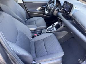 Grey Toyota Yaris 2023 in Avizieniai, with an engine capacity of 1.50 L and mileage of 74 thousand km for 16950 €, photo 7 on AUTOMOTO.COM.LV