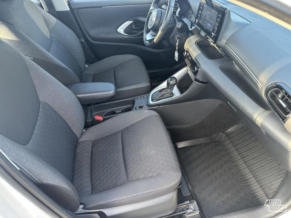 Pelēks Toyota Yaris 2023 Avižieniai, ar dzinēja tilpumu 1.50 L un nobraukumu 108 tūkst. km par 14500 €, foto 7 vietnē AUTOMOTO.COM.LV
