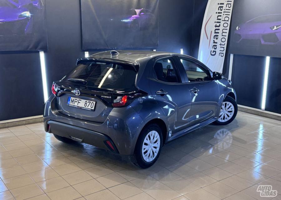 Серый Тойота Ярис 2023 в Авиженяй, объемом двигателя 1.50 л и пробегом 90 тыс. км за 14950 €, фото 3 на AUTOMOTO.COM.LV