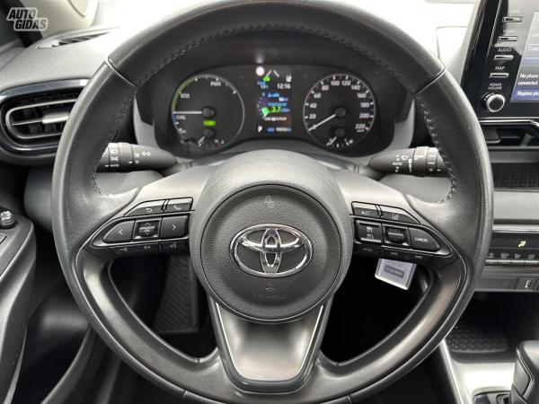 Toyota Yaris 2023 in Avizieniai on AUTOMOTO.COM.LV Grey Toyota Yaris 2023 in Avizieniai, with an engine capacity of 1.50 L and mileage of 90 thousand km for 14950 €, photo 7 on AUTOMOTO.COM.LV