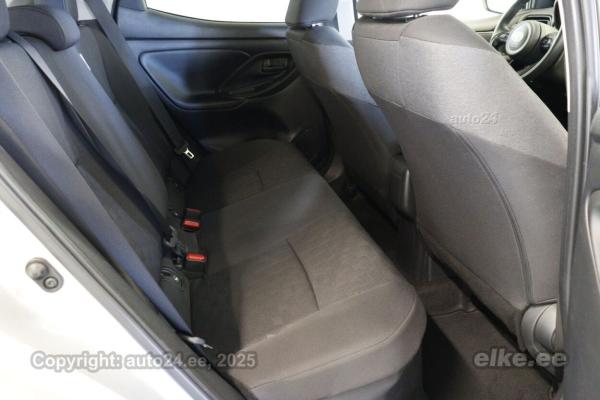 Pelēks Toyota Yaris 2024 Tallina, ar dzinēja tilpumu 1.49 L un nobraukumu 25 tūkst. km par 21490 €, foto 11 vietnē AUTOMOTO.COM.LV