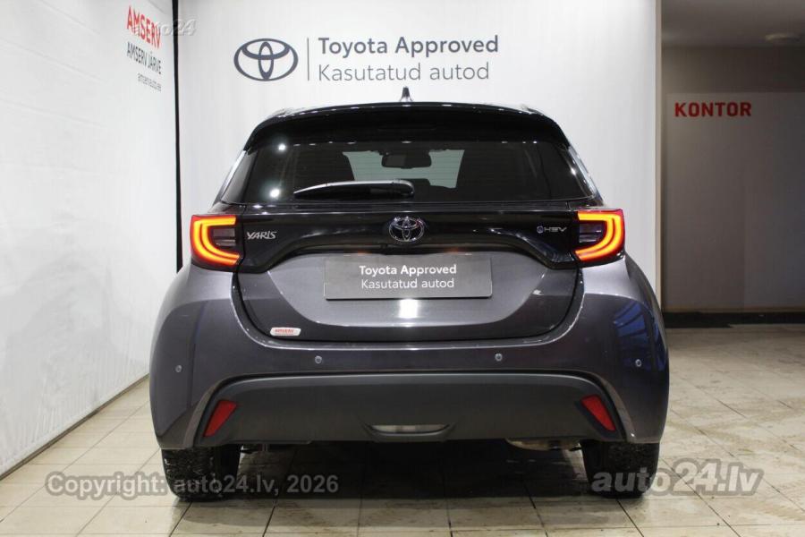 Pelēks Toyota Yaris 2024 Tallina, ar dzinēja tilpumu 1.49 L un nobraukumu 20 tūkst. km par 21490 €, foto 4 vietnē AUTOMOTO.COM.LV