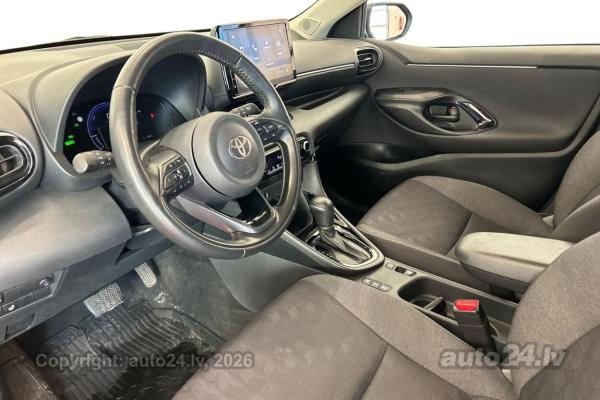 Pelēks Toyota Yaris 2024 Pērnava, ar dzinēja tilpumu 1.50 L un nobraukumu 22 tūkst. km par 21490 €, foto 11 vietnē AUTOMOTO.COM.LV