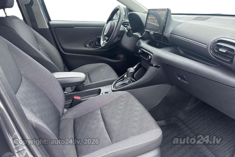 Pelēks Toyota Yaris 2024 Paide, ar dzinēja tilpumu 1.50 L un nobraukumu 26 tūkst. km par 21490 €, foto 6 vietnē AUTOMOTO.COM.LV
