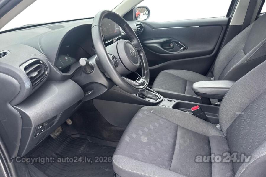 Pelēks Toyota Yaris 2024 Paide, ar dzinēja tilpumu 1.50 L un nobraukumu 26 tūkst. km par 21490 €, foto 10 vietnē AUTOMOTO.COM.LV