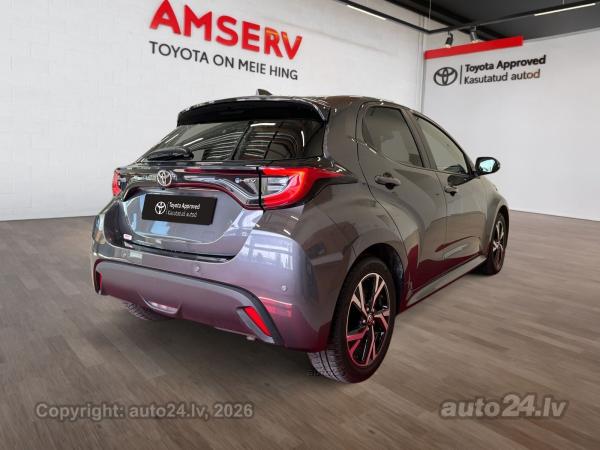 Серый Тойота Ярис 2024 в Пярну, объемом двигателя 1.50 л и пробегом 32 тыс. км за 21490 €, фото 2 на AUTOMOTO.COM.LV