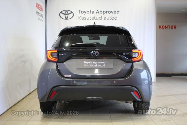 Grey Toyota Yaris 2024 in Tallinn, with an engine capacity of 1.50 L and mileage of 34 thousand km for 21490 €, photo 4 on AUTOMOTO.COM.LV