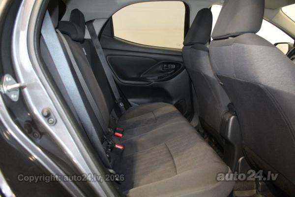 Grey Toyota Yaris 2024 in Tallinn, with an engine capacity of 1.50 L and mileage of 34 thousand km for 21490 €, photo 7 on AUTOMOTO.COM.LV