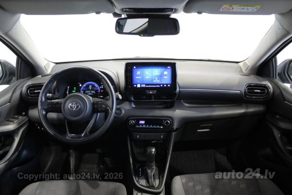 Grey Toyota Yaris 2024 in Tallinn, with an engine capacity of 1.50 L and mileage of 34 thousand km for 21490 €, photo 8 on AUTOMOTO.COM.LV