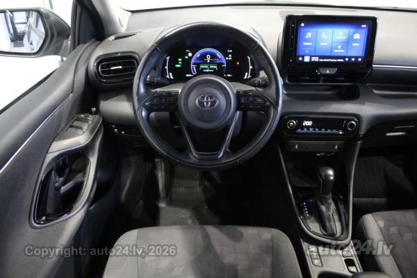 Grey Toyota Yaris 2024 in Tallinn, with an engine capacity of 1.50 L and mileage of 34 thousand km for 21490 €, photo 9 on AUTOMOTO.COM.LV