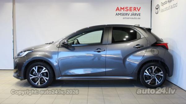 Grey Toyota Yaris 2024 in Tallinn, with an engine capacity of 1.50 L and mileage of 25 thousand km for 21490 €, photo 3 on AUTOMOTO.COM.LV