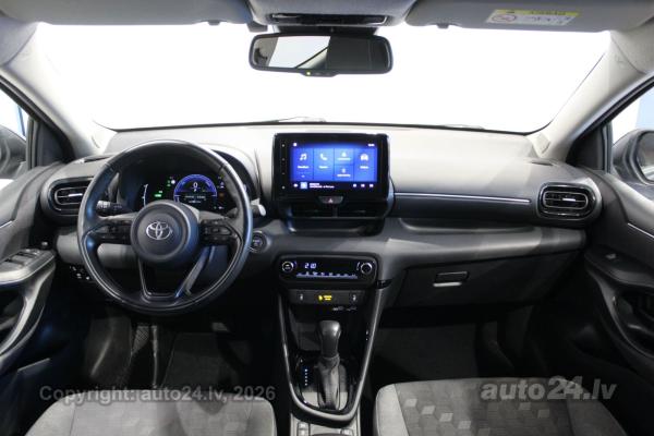 Grey Toyota Yaris 2024 in Tallinn, with an engine capacity of 1.50 L and mileage of 25 thousand km for 21490 €, photo 7 on AUTOMOTO.COM.LV