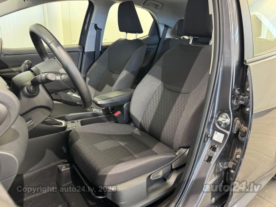 Grey Toyota Yaris 2024 in Tallinn, with an engine capacity of 1.50 L and mileage of 27 thousand km for 19900 €, photo 6 on AUTOMOTO.COM.LV