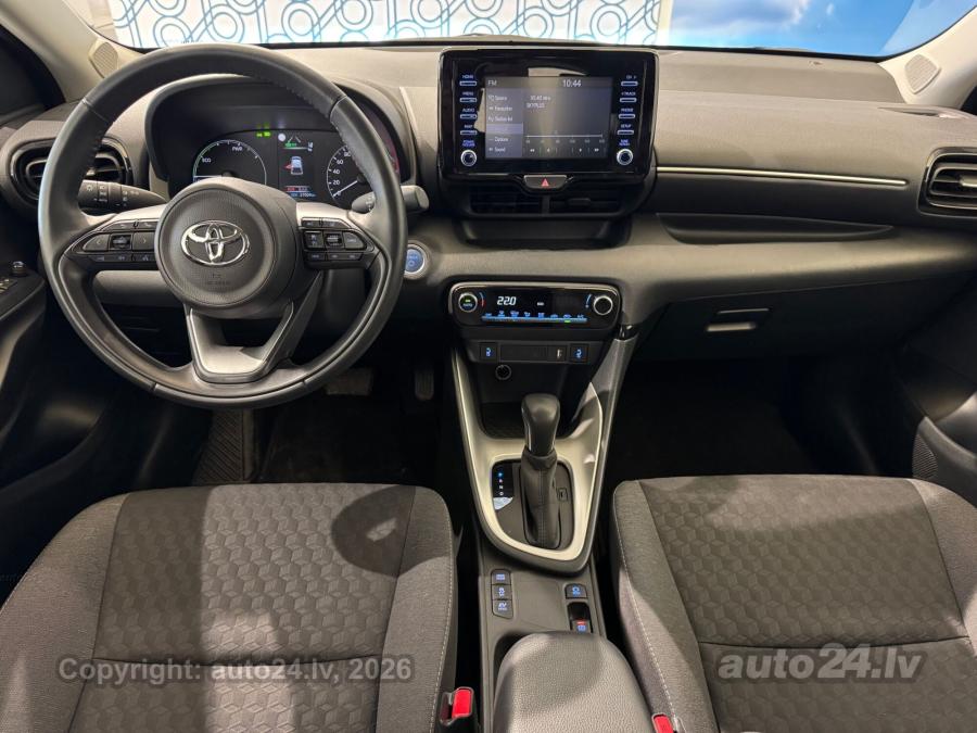 Grey Toyota Yaris 2024 in Tallinn, with an engine capacity of 1.50 L and mileage of 27 thousand km for 19900 €, photo 15 on AUTOMOTO.COM.LV