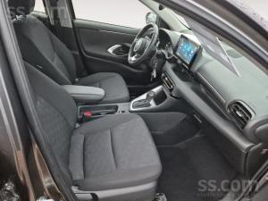 Pelēks Toyota Yaris 2024 Rīga, ar dzinēja tilpumu 1.50 L un nobraukumu 35 tūkst. km par 17900 €, foto 7 vietnē AUTOMOTO.COM.LV