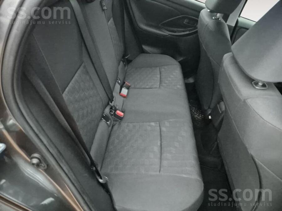 Pelēks Toyota Yaris 2024 Rīga, ar dzinēja tilpumu 1.50 L un nobraukumu 35 tūkst. km par 17900 €, foto 8 vietnē AUTOMOTO.COM.LV