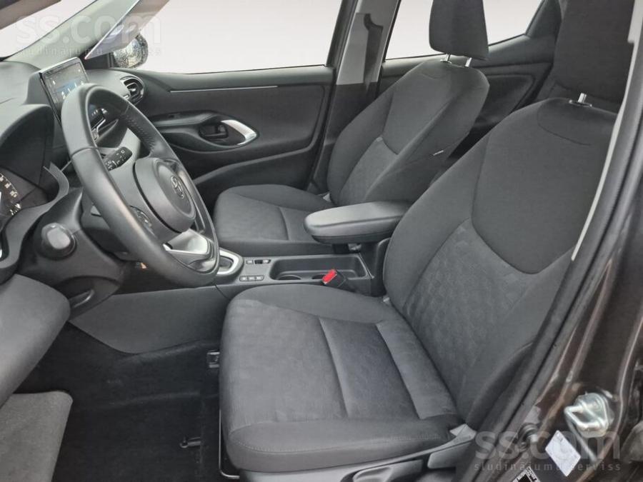 Pelēks Toyota Yaris 2024 Rīga, ar dzinēja tilpumu 1.50 L un nobraukumu 35 tūkst. km par 17900 €, foto 12 vietnē AUTOMOTO.COM.LV