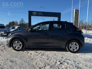 Pelēks Toyota Yaris 2025 Liepāja, ar dzinēja tilpumu 1.50 L un nobraukumu 21 tūkst. km par 20800 €, foto 3 vietnē AUTOMOTO.COM.LV