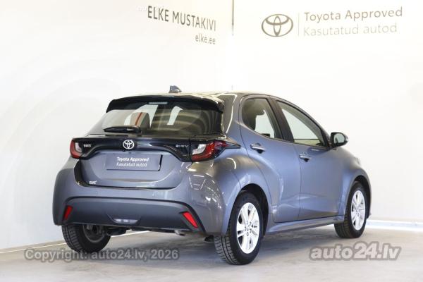 Pelēks Toyota Yaris 2025 Tallina, ar dzinēja tilpumu 1.49 L un nobraukumu 27 tūkst. km par 21400 €, foto 2 vietnē AUTOMOTO.COM.LV