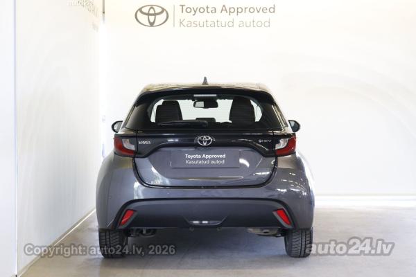 Pelēks Toyota Yaris 2025 Tallina, ar dzinēja tilpumu 1.49 L un nobraukumu 27 tūkst. km par 21400 €, foto 4 vietnē AUTOMOTO.COM.LV