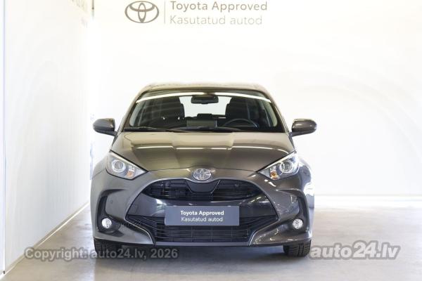 Pelēks Toyota Yaris 2025 Tallina, ar dzinēja tilpumu 1.49 L un nobraukumu 27 tūkst. km par 21400 €, foto 5 vietnē AUTOMOTO.COM.LV