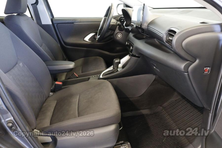 Pelēks Toyota Yaris 2025 Tallina, ar dzinēja tilpumu 1.49 L un nobraukumu 27 tūkst. km par 21400 €, foto 7 vietnē AUTOMOTO.COM.LV