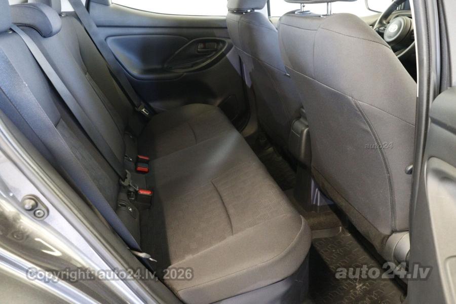 Pelēks Toyota Yaris 2025 Tallina, ar dzinēja tilpumu 1.49 L un nobraukumu 27 tūkst. km par 21400 €, foto 8 vietnē AUTOMOTO.COM.LV