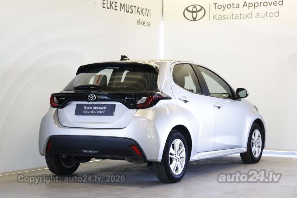 Grey Toyota Yaris 2025 in Tallinn, with an engine capacity of 1.49 L and mileage of 27 thousand km for 21400 €, photo 2 on AUTOMOTO.COM.LV