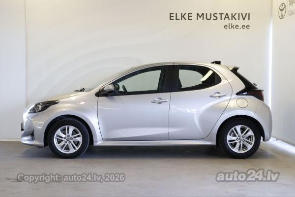 Grey Toyota Yaris 2025 in Tallinn, with an engine capacity of 1.49 L and mileage of 27 thousand km for 21400 €, photo 3 on AUTOMOTO.COM.LV