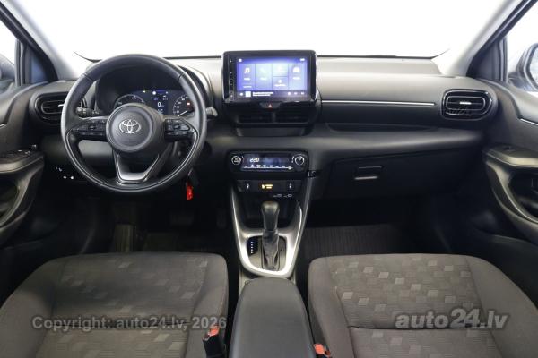 Grey Toyota Yaris 2025 in Tallinn, with an engine capacity of 1.49 L and mileage of 27 thousand km for 21400 €, photo 8 on AUTOMOTO.COM.LV